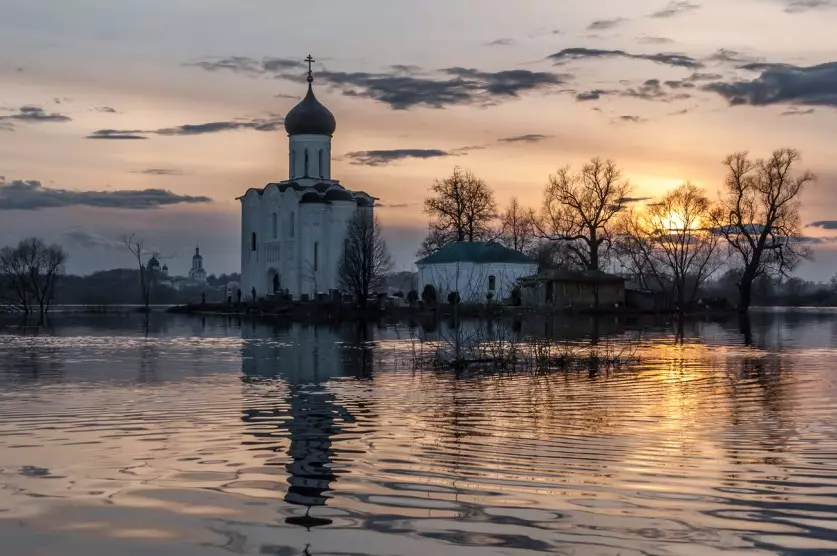 Foto: Tatyana Belyakova Derzeit befindet sich der Tempel im Joint Venture des Roc- und Vladimir-Suzdals