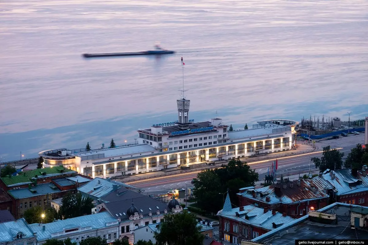 21. Nizhny Novgorod River Station uye Markina Square.