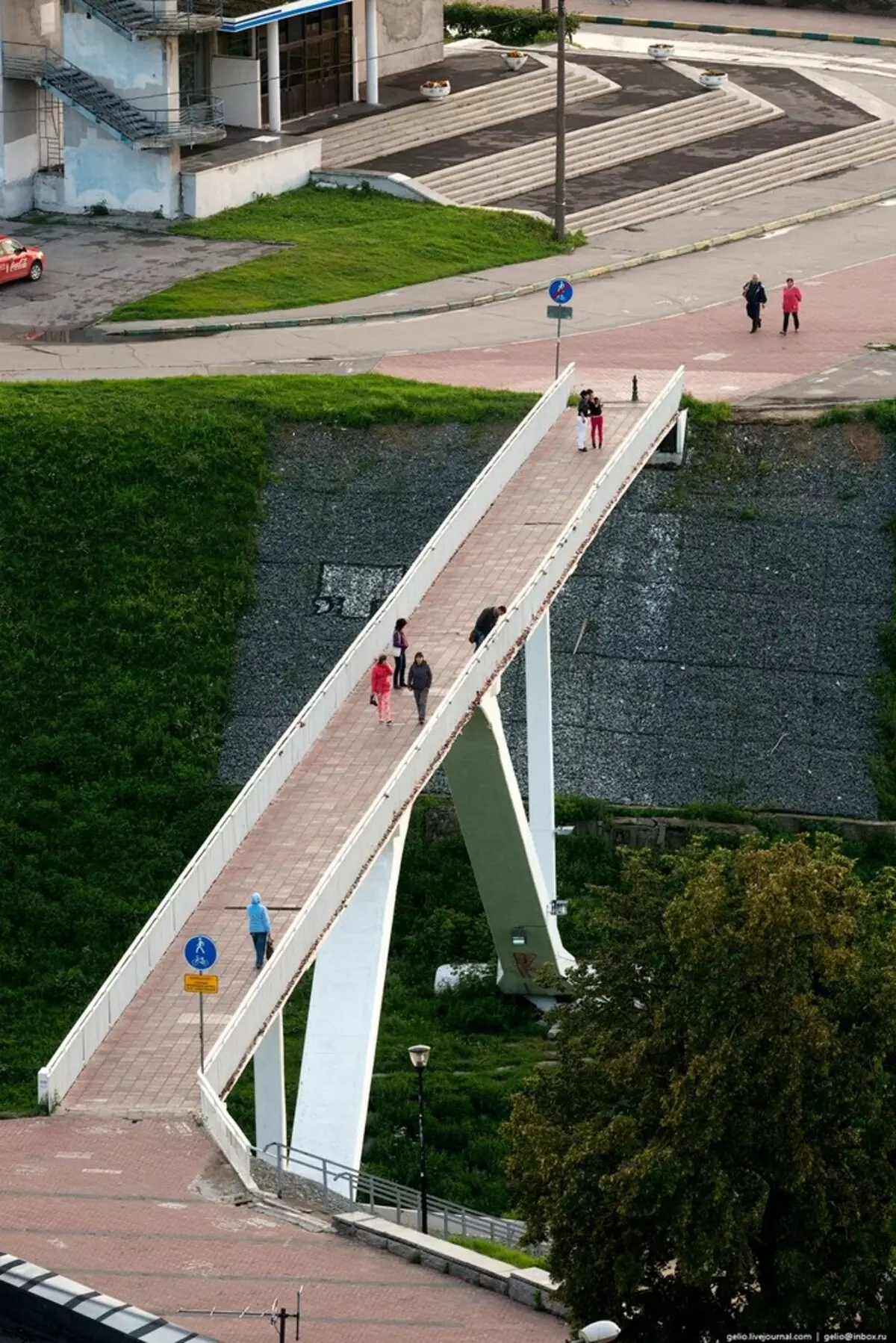 24. Puente peatonal sobre Sergievsky Ravine.