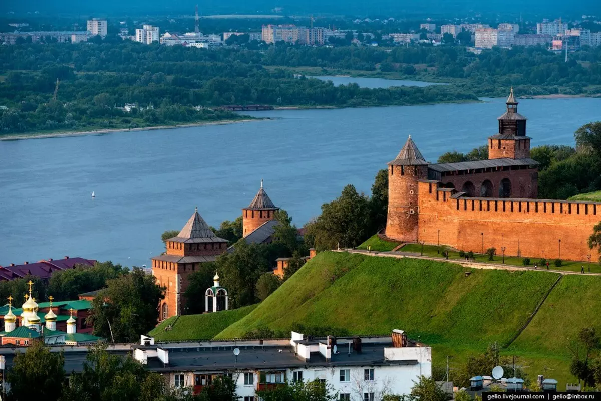 3. Nizhny Novgorod Kremlin yw prif atyniad y ddinas. I ddechrau, ers y sylfaen