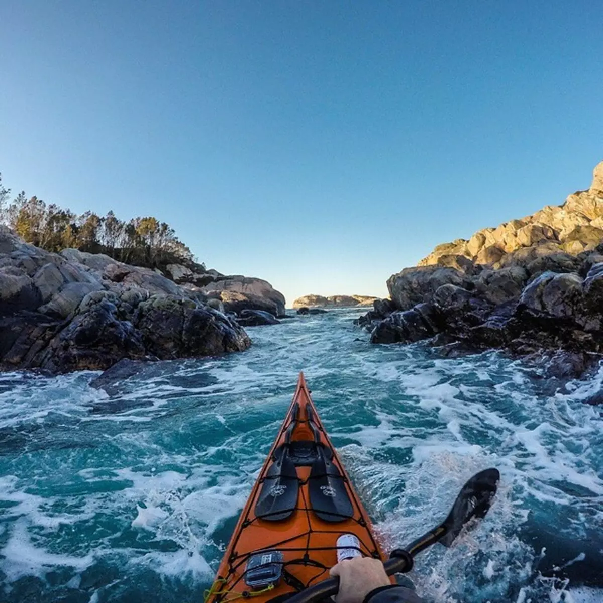 Ny Kayaker dia manao sary mahaliana an'i Norvezy Fjord ary namoaka azy ireo tao amin'ny instagram