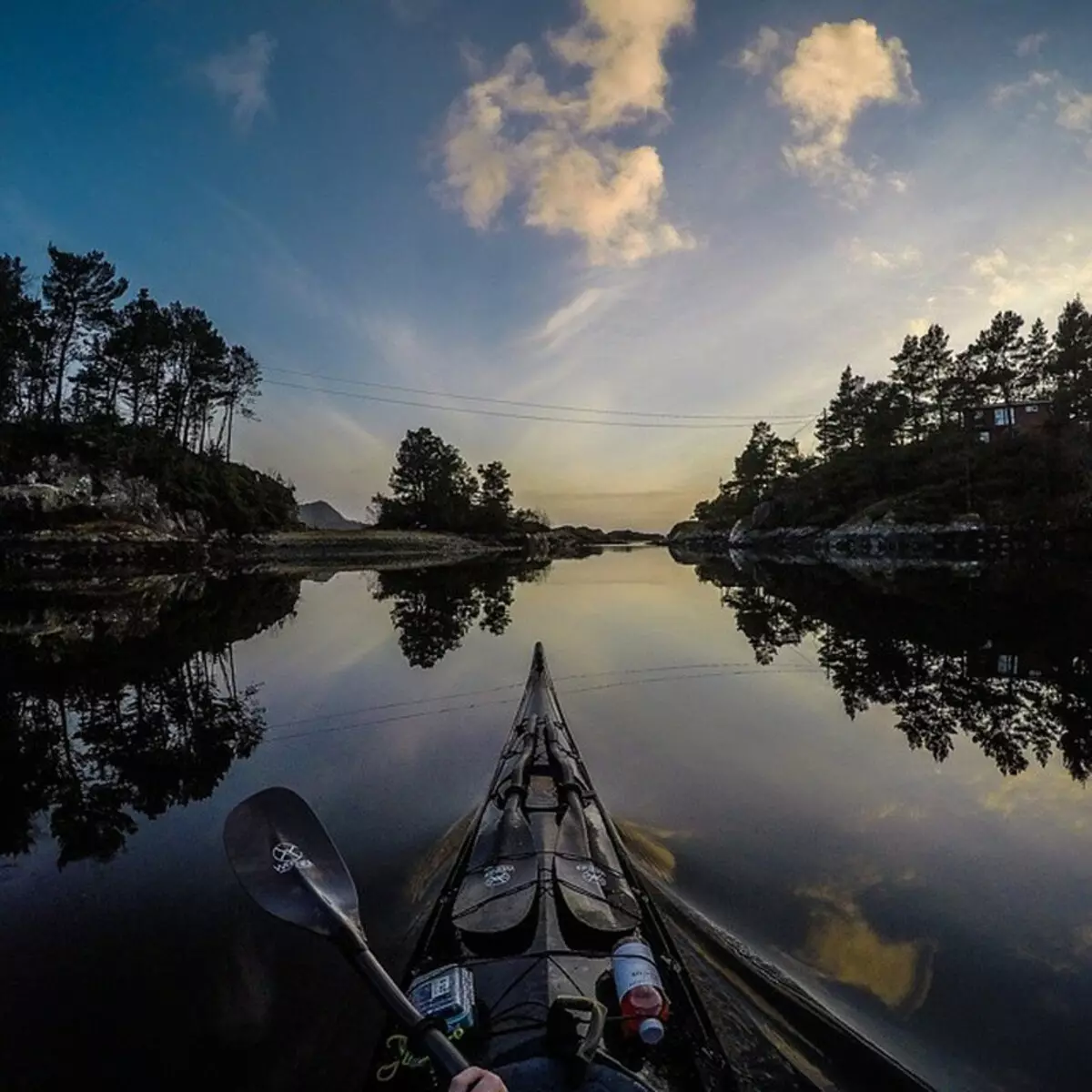 Ny Kayaker dia manao sary mahaliana an'i Norvezy Fjord ary namoaka azy ireo tao amin'ny instagram