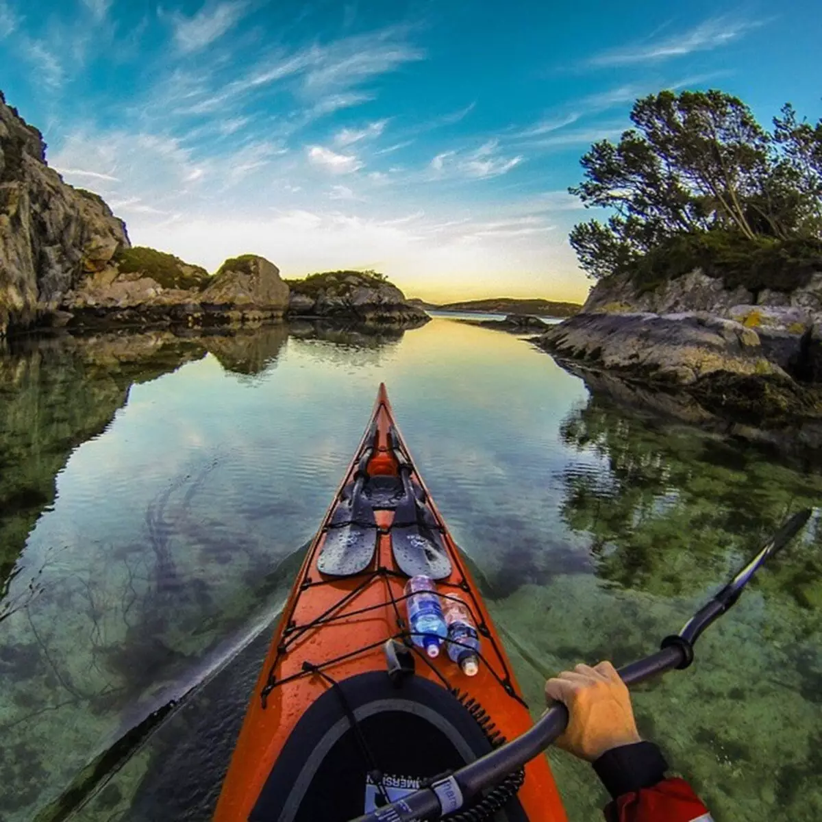 Ny Kayaker dia manao sary mahaliana an'i Norvezy Fjord ary namoaka azy ireo tao amin'ny instagram