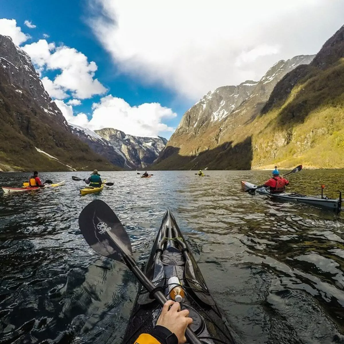 Ny Kayaker dia manao sary mahaliana an'i Norvezy Fjord ary namoaka azy ireo tao amin'ny instagram