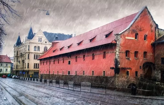 Deszczowe miasto. Lwów.