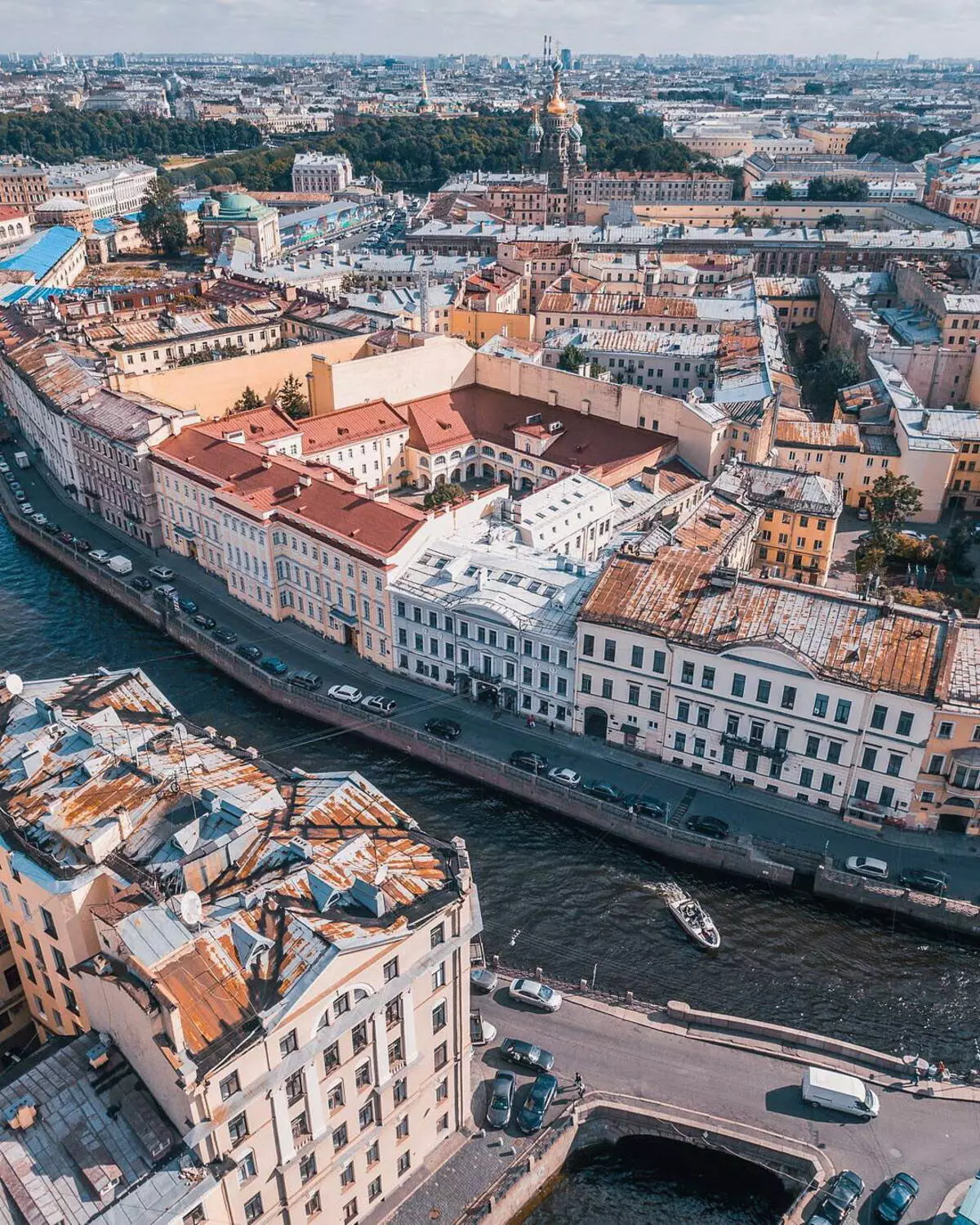 Ir-Russja tikteb l-għajnejn ta 'l-għasafar: Ritratt ta' Alexander Murashkina