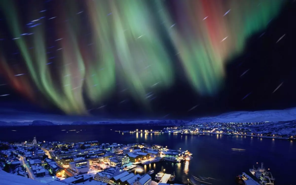 Northern bersinar di langit atas Hammerfest.