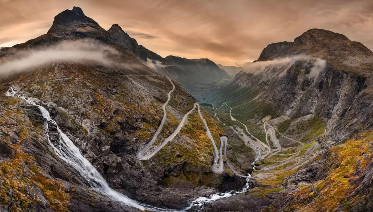 Staircase Trolley - National Tourist Road, nga naglibut sa mga tumoy sa bukid sa Norwegian