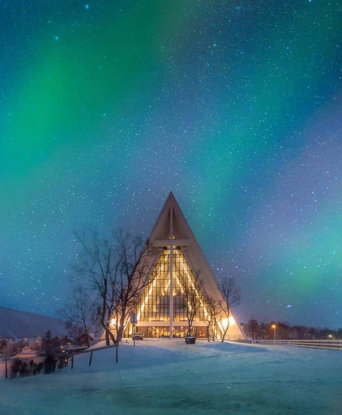 Ang Arctic Cathedral sa Norwegian City of Tromsø.