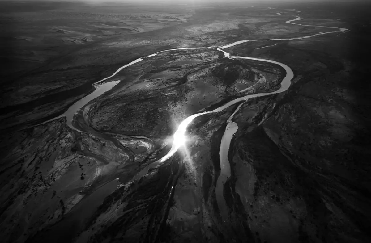 16. Bovenaanzicht op de rivier de Gilmend. (Ap / Kevin Frayer)