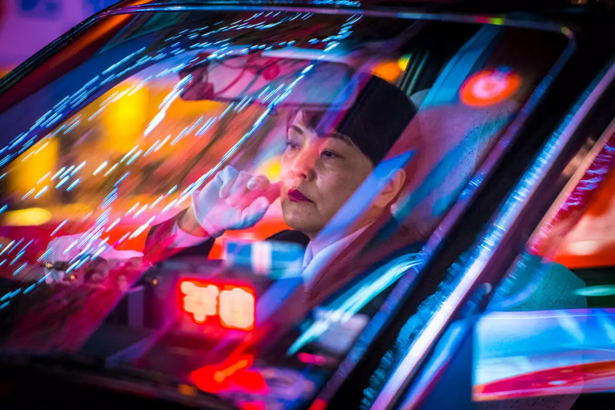 Taxi notturno Tokyo nelle immagini di Oleg Tolstoy