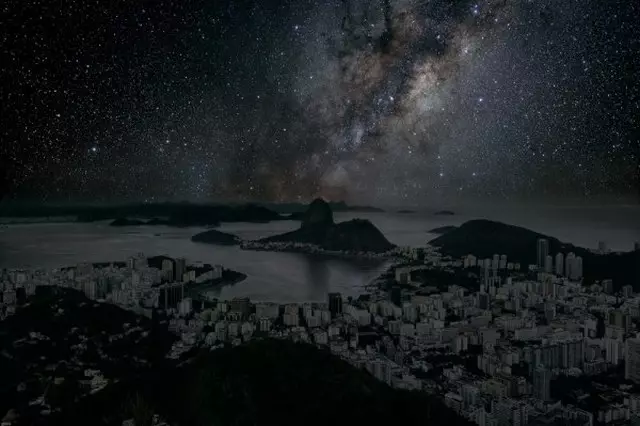 Night Sky Over Megalopolis: Proyek Foto