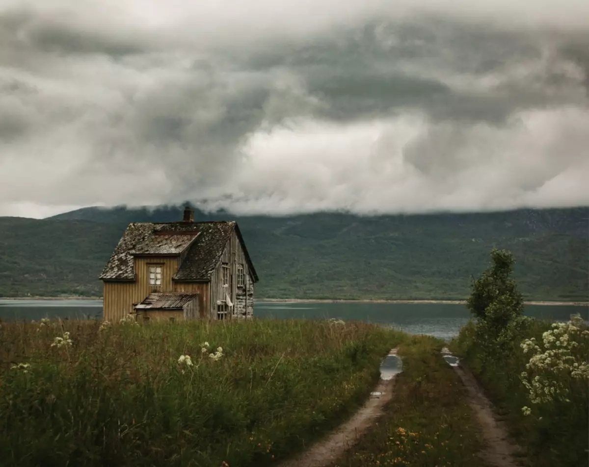 © Britt M./rex/Shutterstock Fascinantemente triste combinação de natureza sombria e abandonada