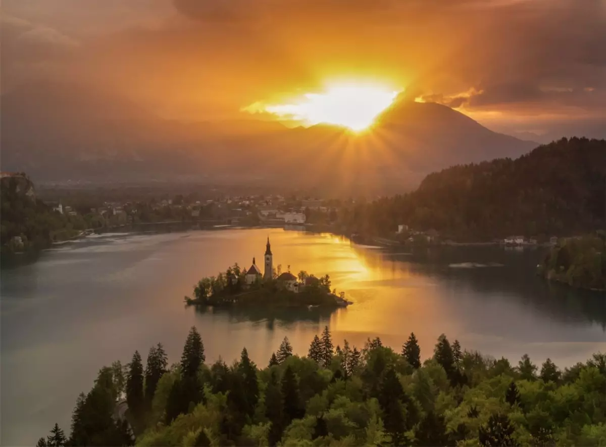 © Jakub Witos / Rex / Shutterstock Een van de meest pittoreske meren van Europa - Lake Bled in Slovenië.