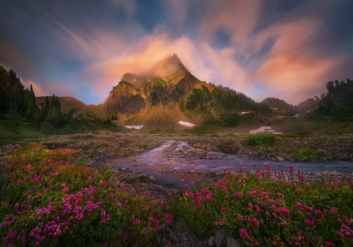 Dawn mewn gwahanol rannau o'r blaned. Beth yw e? Ffotograffydd Marc Adamus.