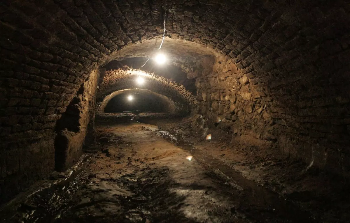 10. Bunker nëntokësor në Irlandën e Veriut në rast të një lufte bërthamore. Ndërtimi i tij ishte përfunduar