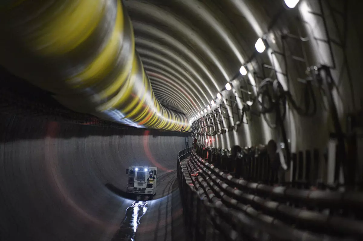 19. Një fotografi tjetër e shpellës më të madhe në Britani Gaping Gill. (Photo oli scarff):