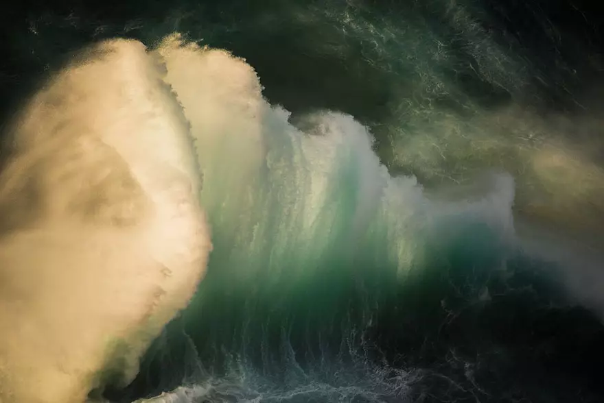 Majestic pouvwa nan lanmè vag nan foto Luke Shadbolt