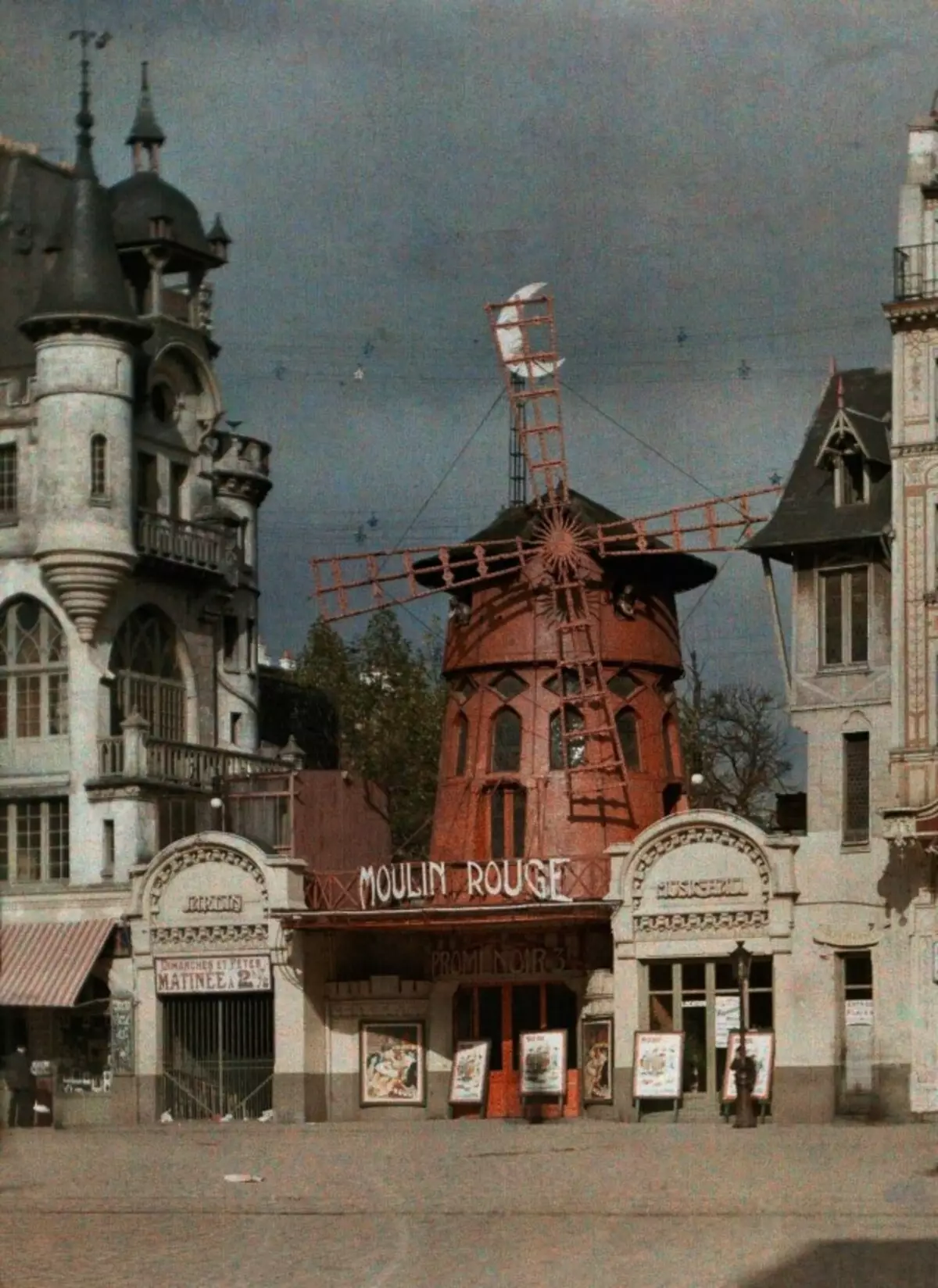 Moulin Rouge, Paris, 1923. Église automobile, photographe Jules Zherwe