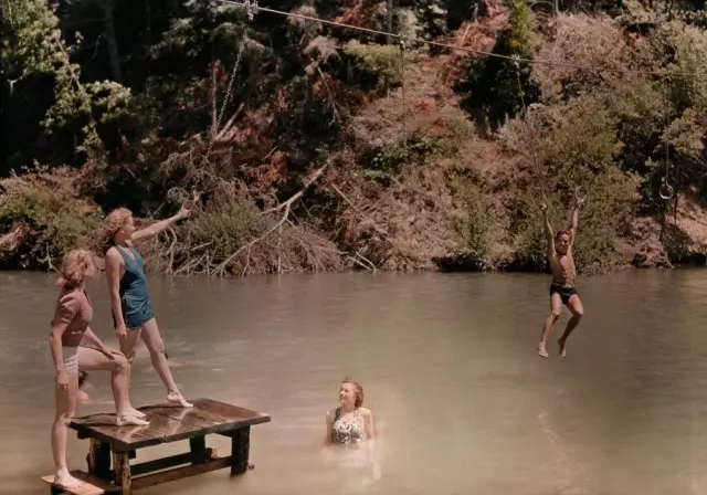 Ngaso ing kali River River ing California, 1938. Auto Churd, Photographer B. Anthony Stewart