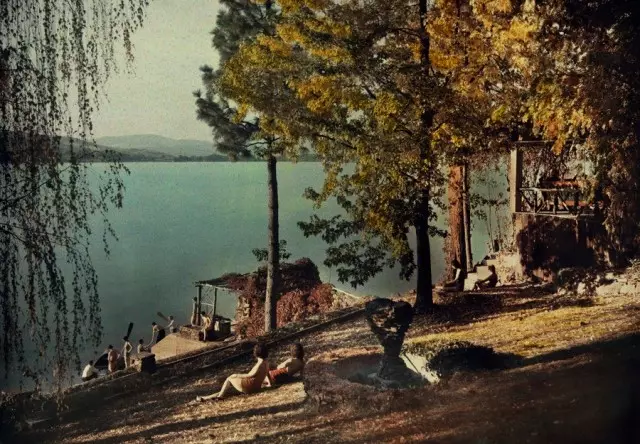 Zbytek na jezeře ve Spokane, Washington, 1932. Auto, Force Clifton R. Adams