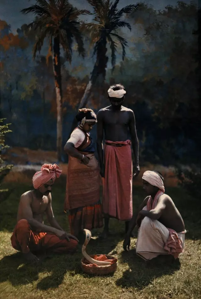 Snake Caster in India, 1923. Auto, Photographer Hans HildenBrand