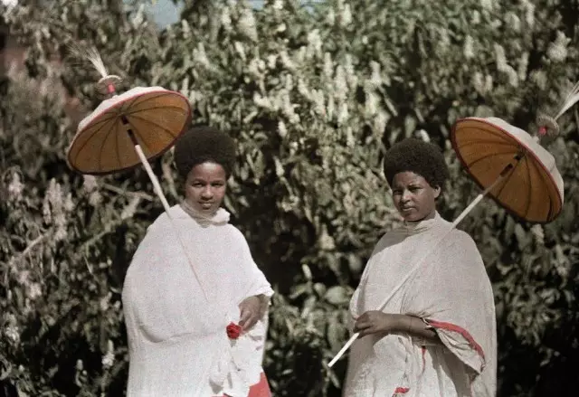 Amharca v Addis Ababi, Etiopija, 1931. Auto, PhotograpHer V. Robert Moore