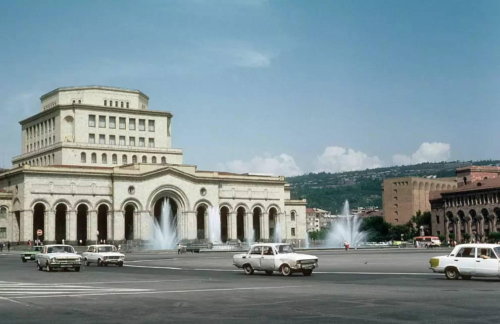 العودة إلى الاتحاد السوفياتي! صور عام 1985 من مدن مختلفة؛) 1811_29