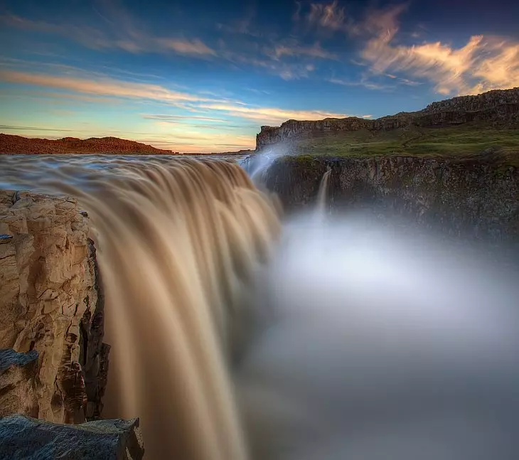 Το Dettifoss είναι ο ισχυρότερος καταρράκτης στην Ευρώπη στους φακούς.) 1889_1