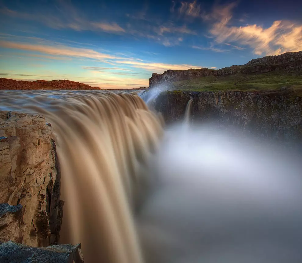 Dettifoss ndiye mtsinje wamphamvu kwambiri ku Europe mu magalasi;) 1889_11