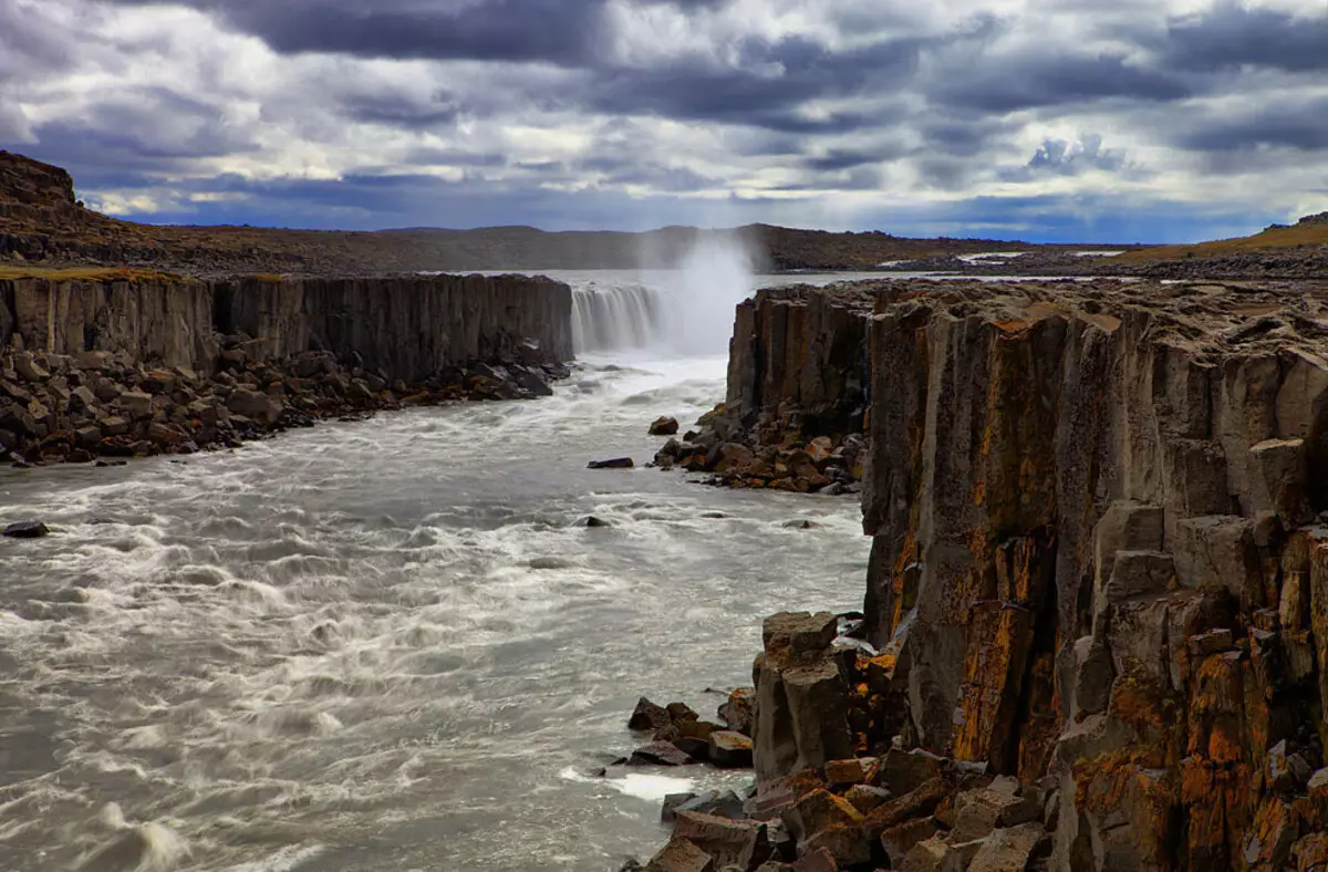 Dettifoss ndiye mtsinje wamphamvu kwambiri ku Europe mu magalasi;) 1889_9