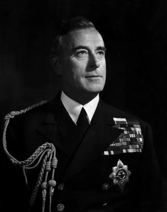 Lord Louis Mountbetten, 1943. Penulis Yusuf Karsh