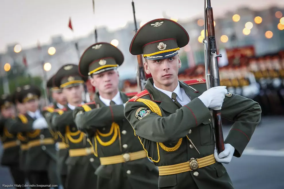 Militar Parade sa Minsk: Mga litrato sa Vitaly Ragulina 2004_12