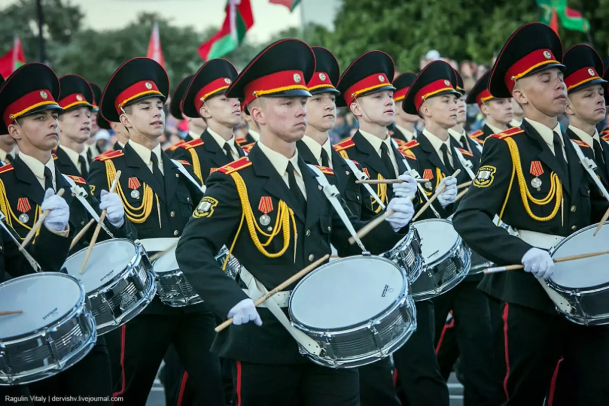 Militar Parade sa Minsk: Mga litrato sa Vitaly Ragulina 2004_13