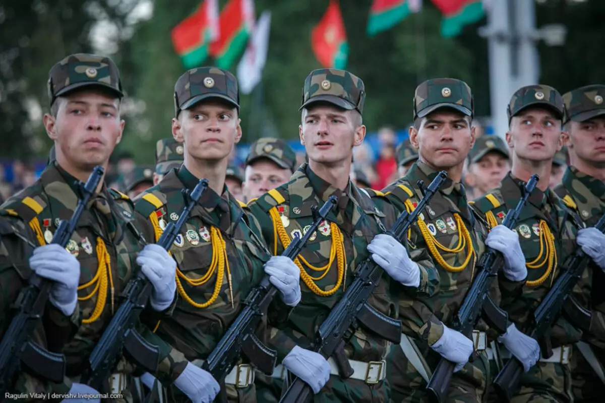 Parade ya gisirikare muri minsk: Amafoto ya Vitaly Ragulina 2004_17