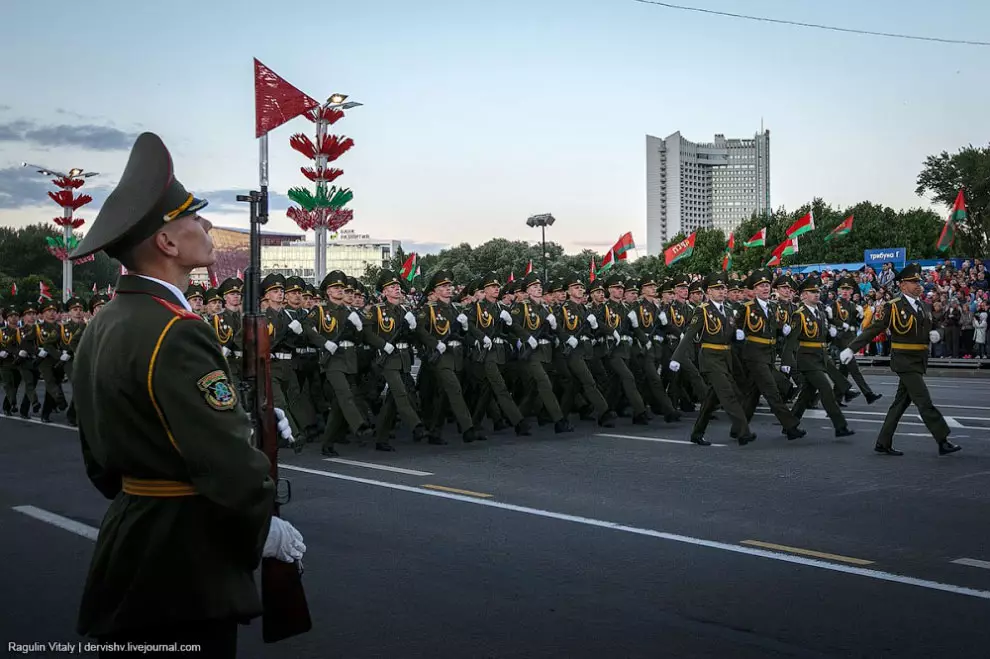 Parata militare a Minsk: foto di Vitaly Ragulina 2004_18