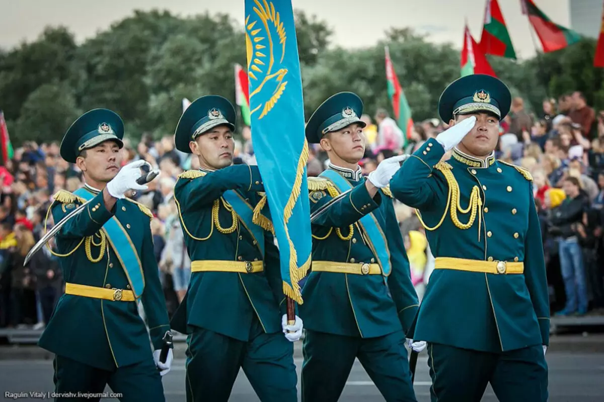 I-Military Parade in Minsk: Izithombe zeVitaly Ragulina 2004_26