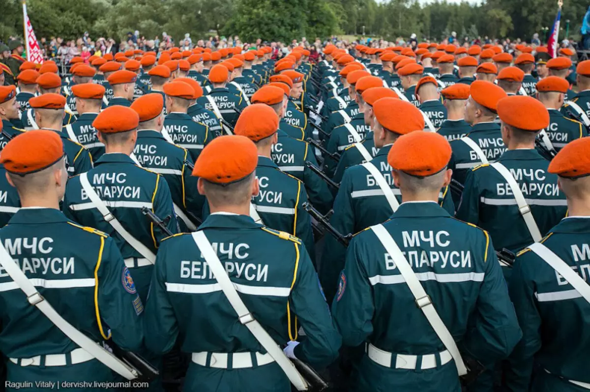 Militar Parade sa Minsk: Mga litrato sa Vitaly Ragulina 2004_3