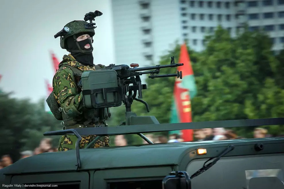 Militar Parade sa Minsk: Mga litrato sa Vitaly Ragulina 2004_32