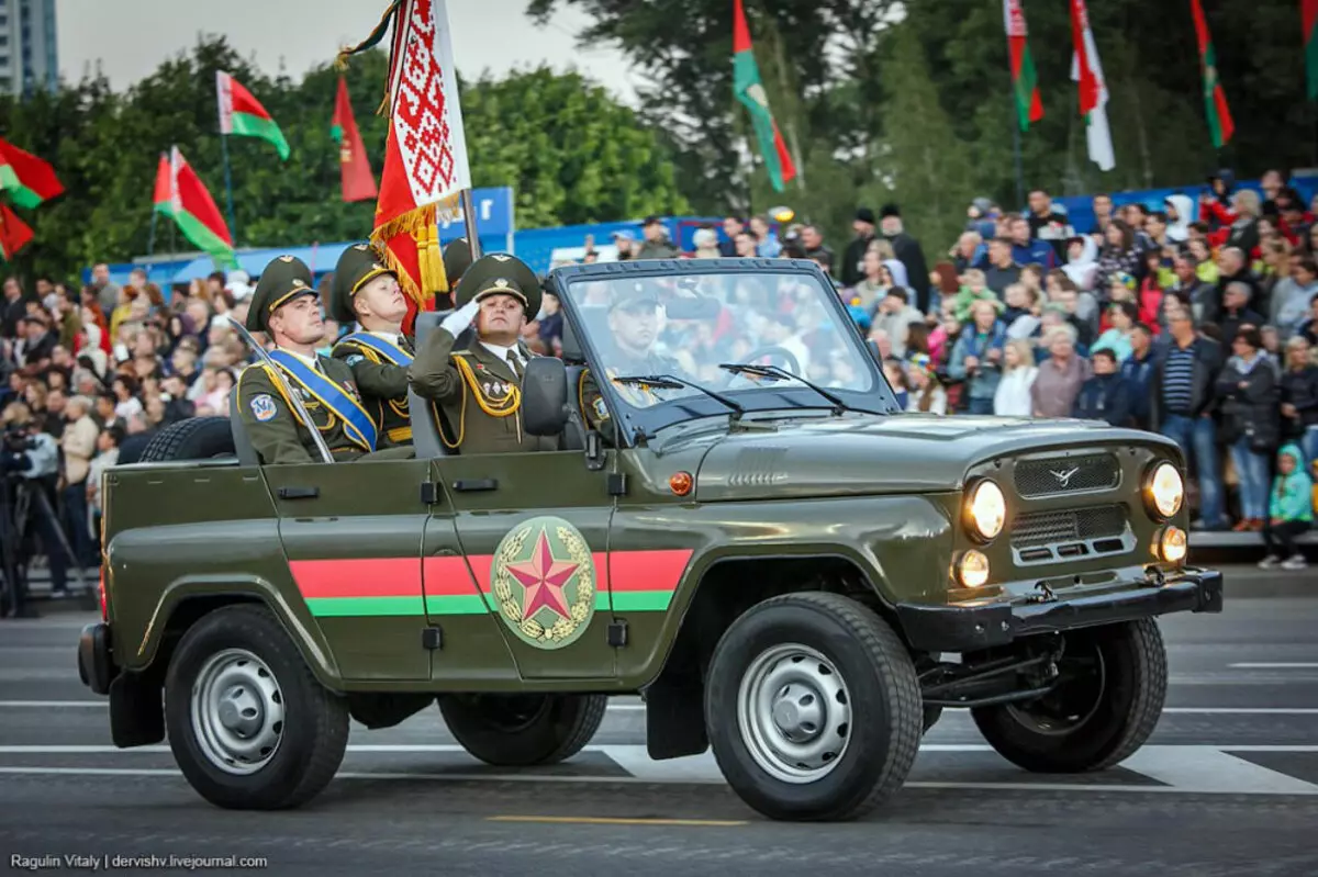 Minsk'te Askeri Geçit Töreni: Vitaly Ragulina fotoğrafları 2004_34