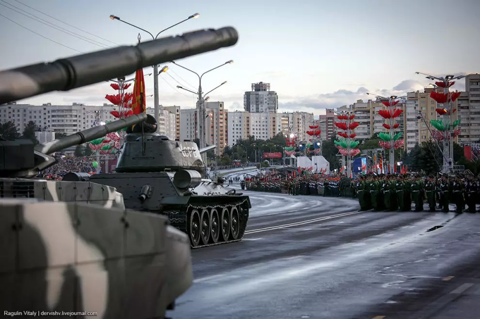 I-Military Parade in Minsk: Izithombe zeVitaly Ragulina 2004_4