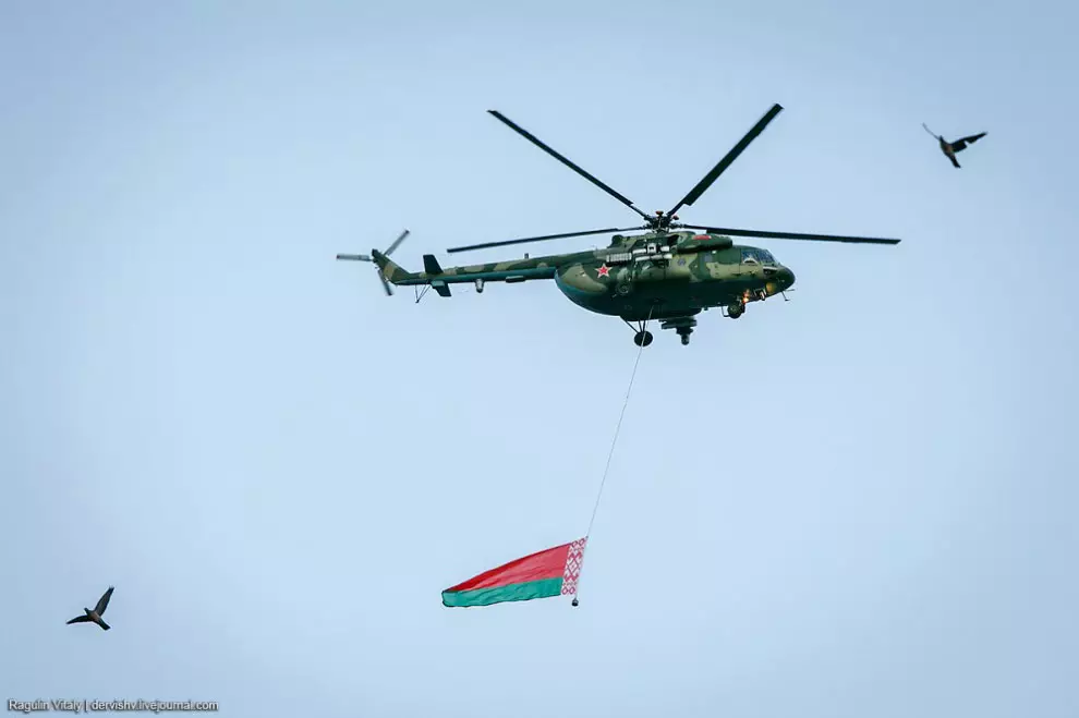 Militar Parade sa Minsk: Mga litrato sa Vitaly Ragulina 2004_7