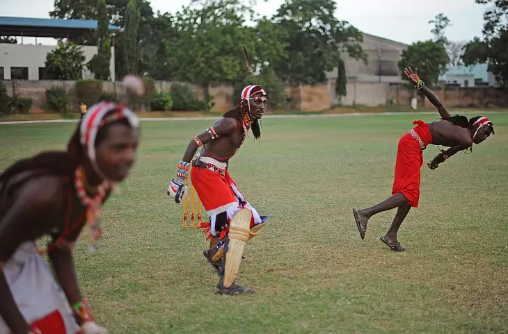 Cricket na ndị dike Masai - foto ndị mara mma site n'ụsọ oké osimiri Africa 2149_2