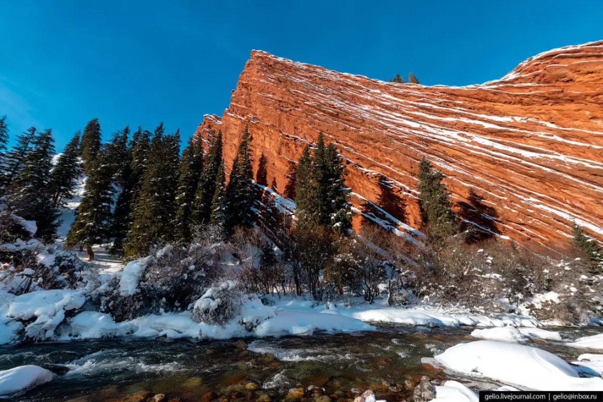 Jet-Oguz Cheile - orașe naturale legate de Kârgâzstan: Fotografii de glorie Stepanova 2211_3