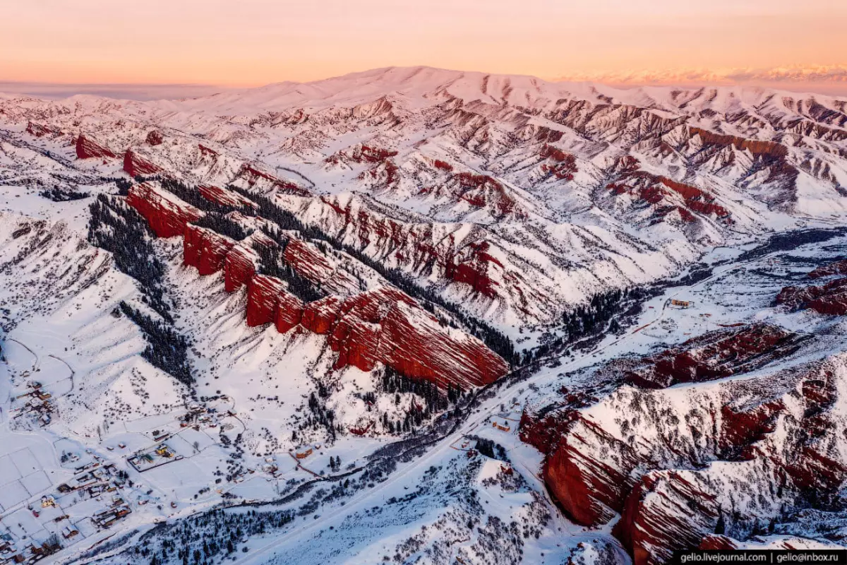 Jet-Oguz Cheile - orașe naturale legate de Kârgâzstan: Fotografii de glorie Stepanova 2211_4