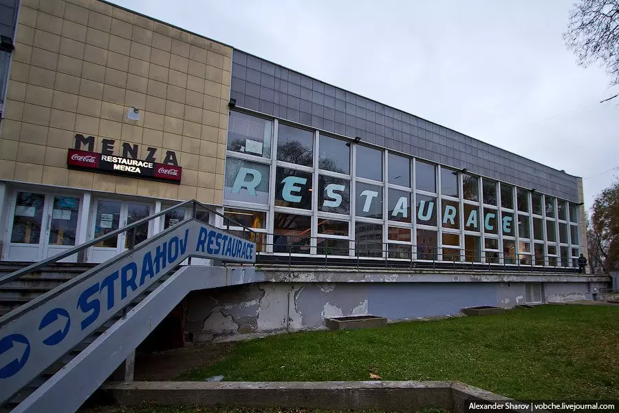 Plimbați-vă prin cea mai mare Hostel Praga? Fotograful Alexander Sharov. 2239_23