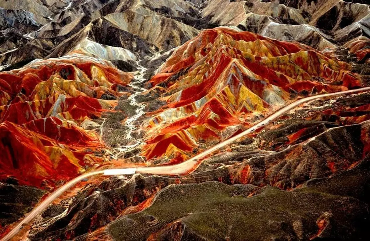 Κίνα Rainbow Hills - μια από τις πιο ασυνήθιστες πλάκες του πλανήτη 247_16