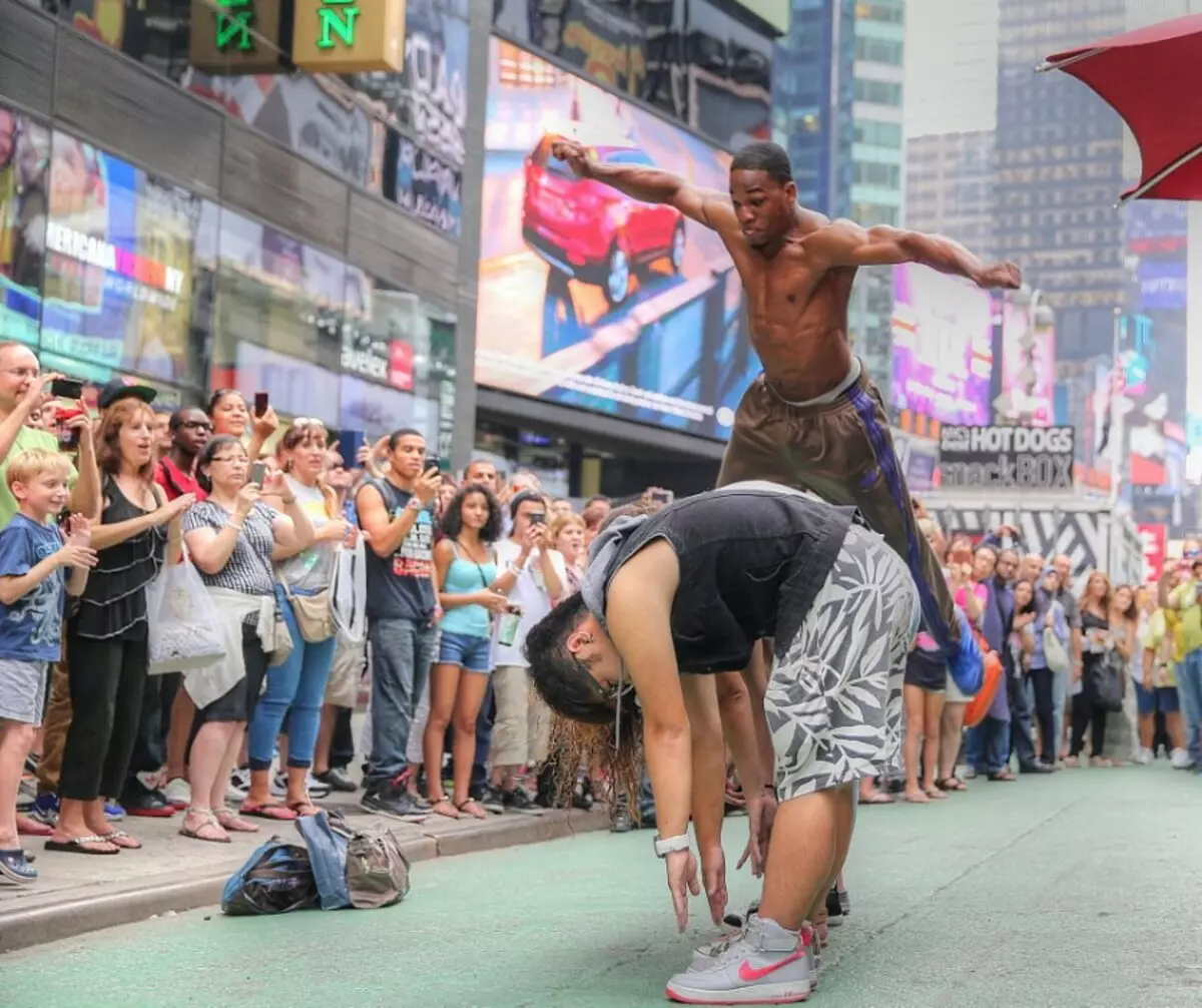 Times Square. ຜູ້ຂຽນພາບ: Kenny King