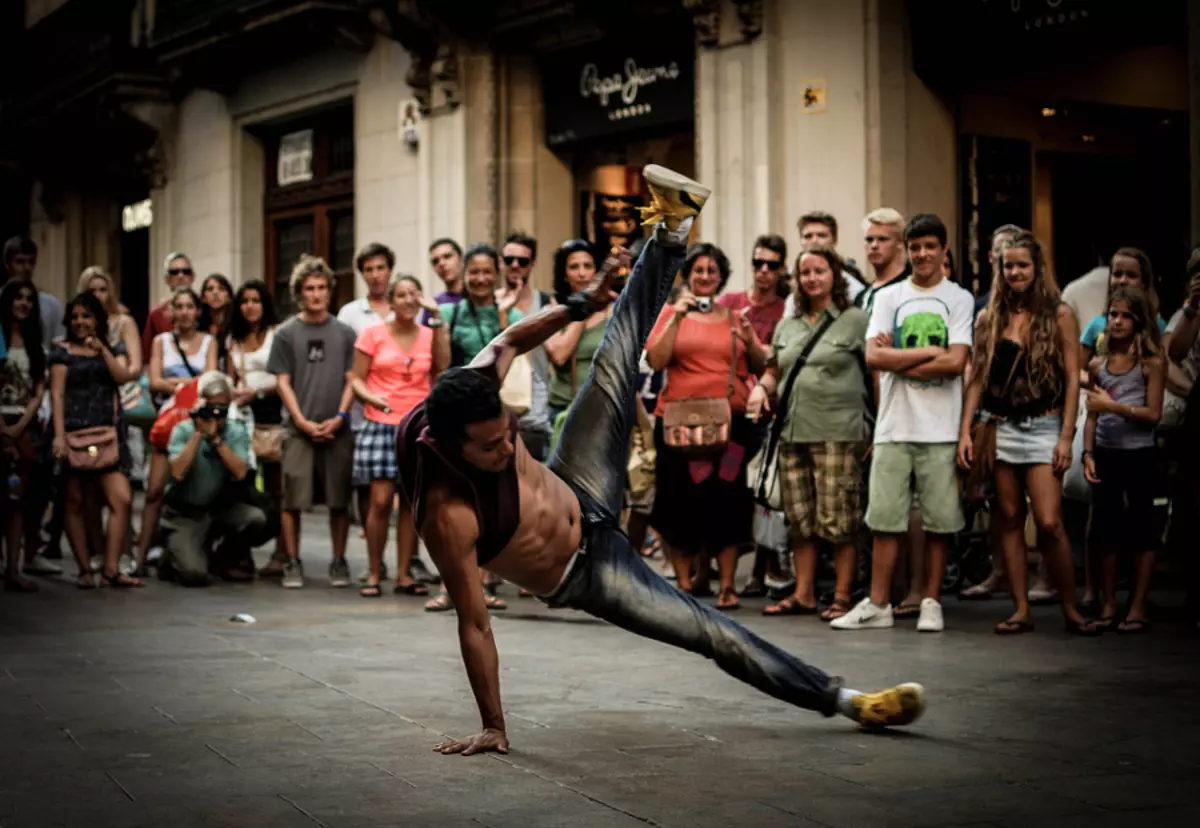 Show di strada. Pubblicato dalla foto: David Rog