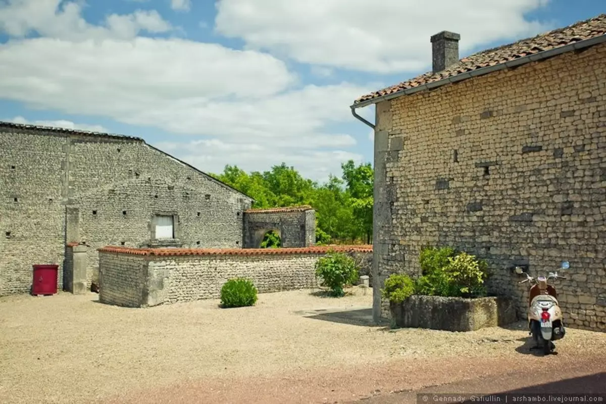 Photoekskurcia Gennady Gafiulin sa ilalim ng kasalukuyang Brandy House sa France 2641_12